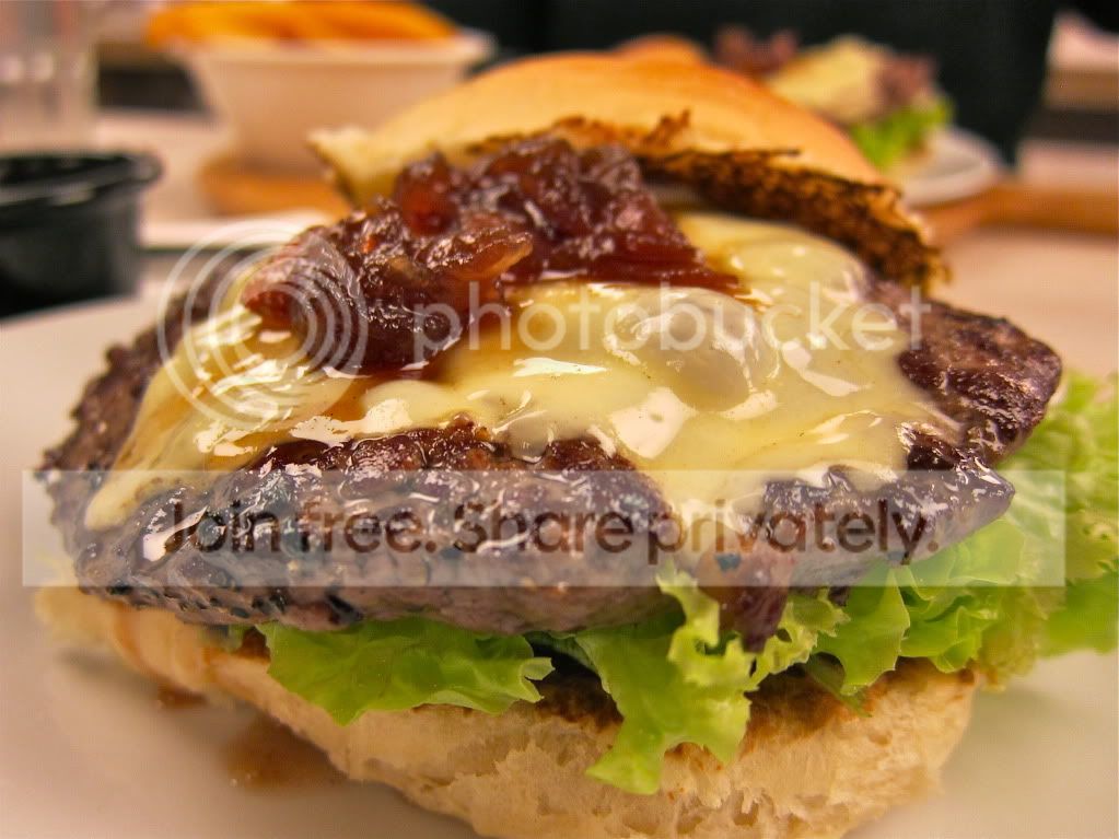 The Handburger | Food is my happy place